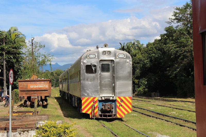 Como é viajar de Curitiba à Morretes no trem Serra Verde Express ...